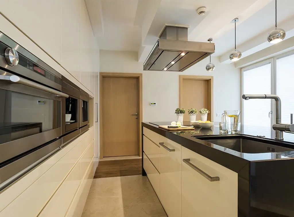 20 Clever Long Kitchen Ideas 2025 | Checkatrade