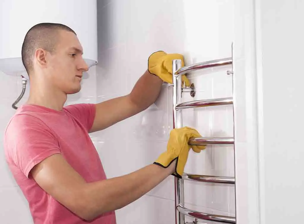 How to take a radiator off in 6 steps