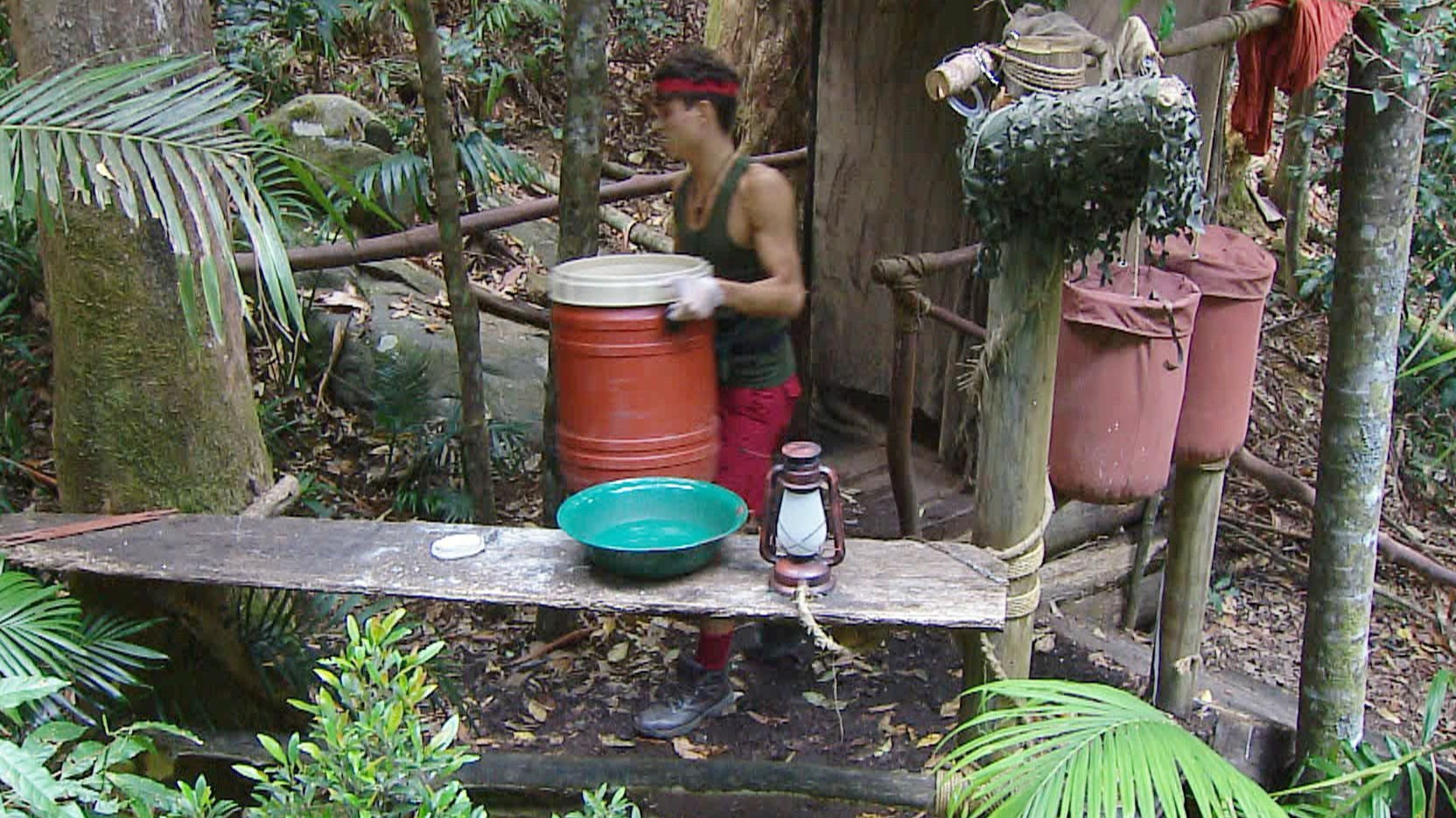 The fight for emptying the dunny | I'm A Celebrity… Get Me Out Of Here!