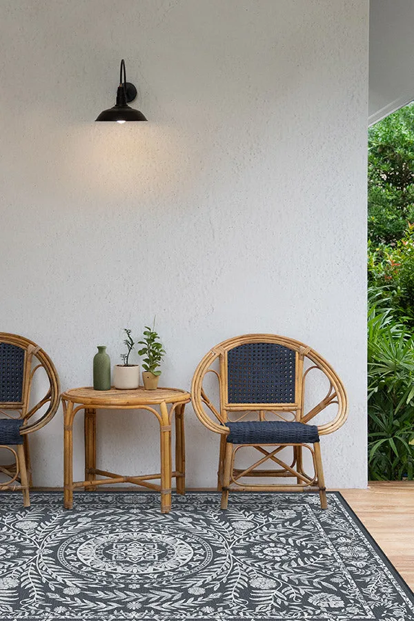 Outdoor Fontaine Black Rug | Ruggable