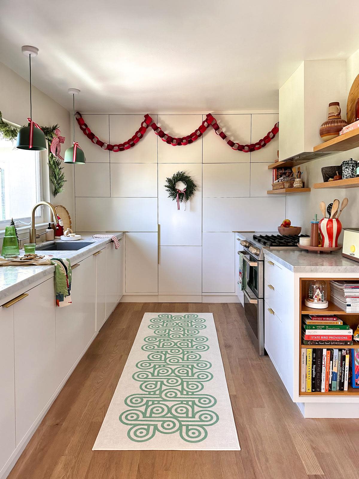 5 Easy Holiday Decor Ideas That Make Packing a Breeze | Ruggable