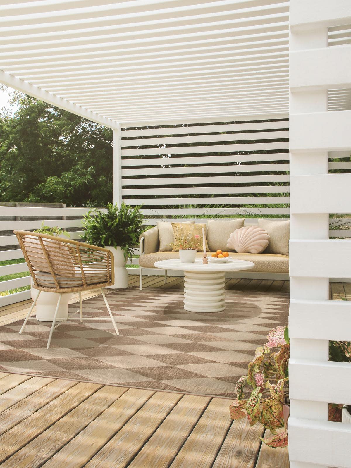 How to Style Your Small Patio, Deck, or Balcony for Summer | Ruggable