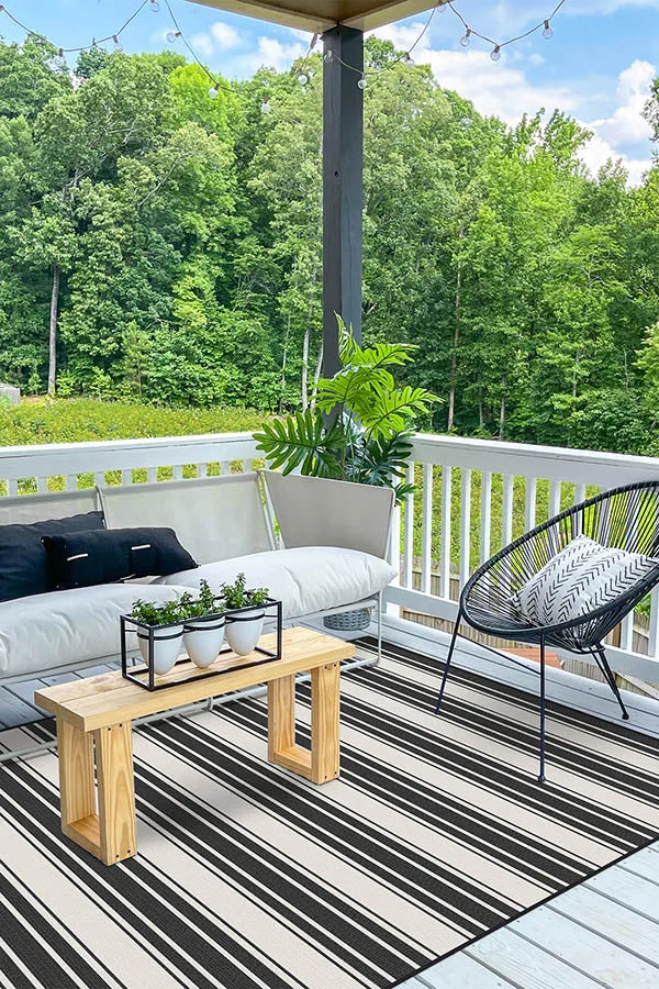 Outdoor Marina Stripe Black Rug | Ruggable
