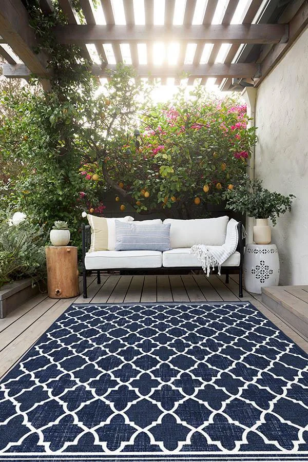 Outdoor Varia Trellis Royal Blue Rug | Ruggable