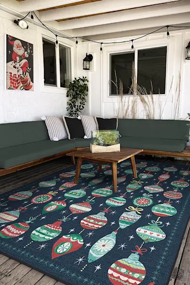 Outdoor Festive Garland Navy Rug | Ruggable