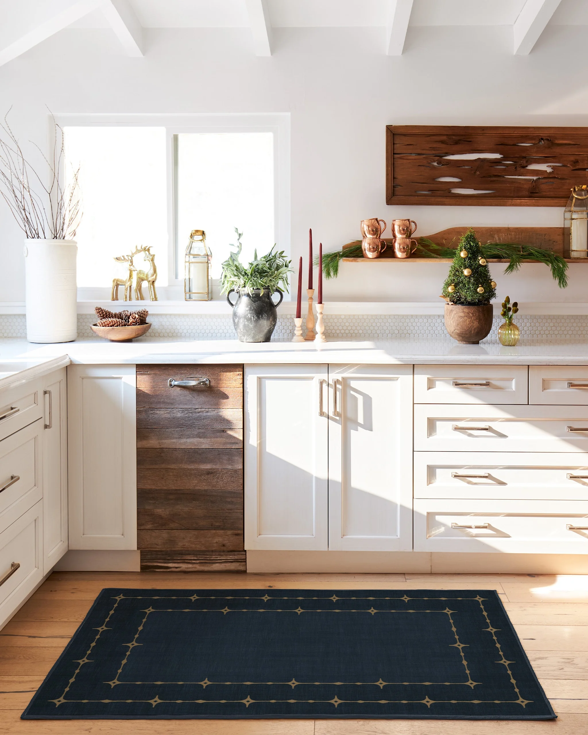 Sparkle Border Dark Navy Rug | Ruggable