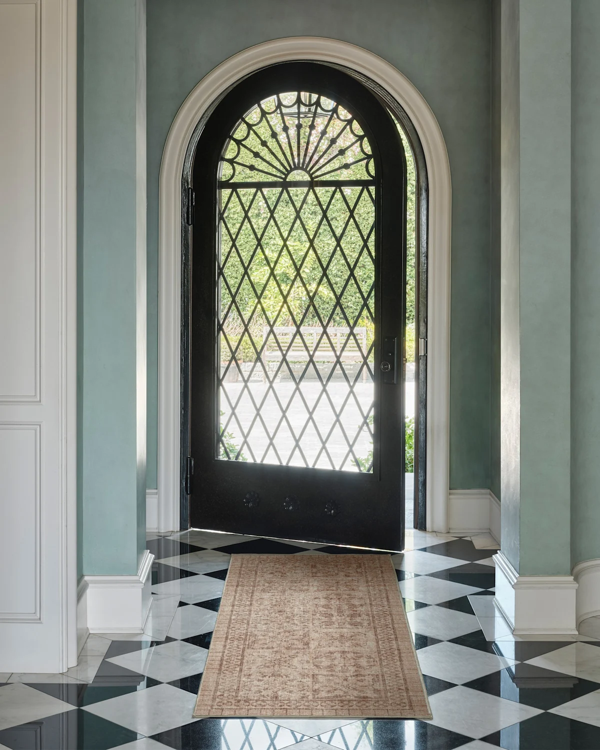 The Hiltons Astoria Rose Gold Rug | Ruggable