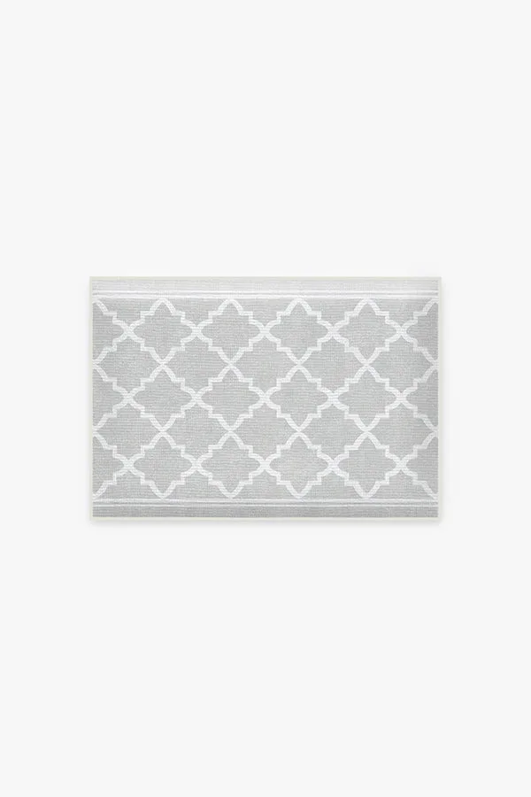 Tria Trellis Light Grey Bath Mat | Ruggable