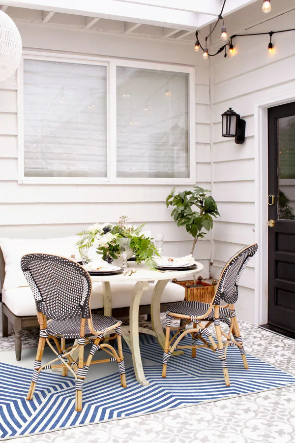 Gray Malin Outdoor Beach Club Navy & Ivory Rug | Ruggable