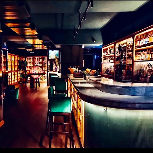 Sumerian Club: Arte, Cócteles y Noches Inolvidables | The Bar España