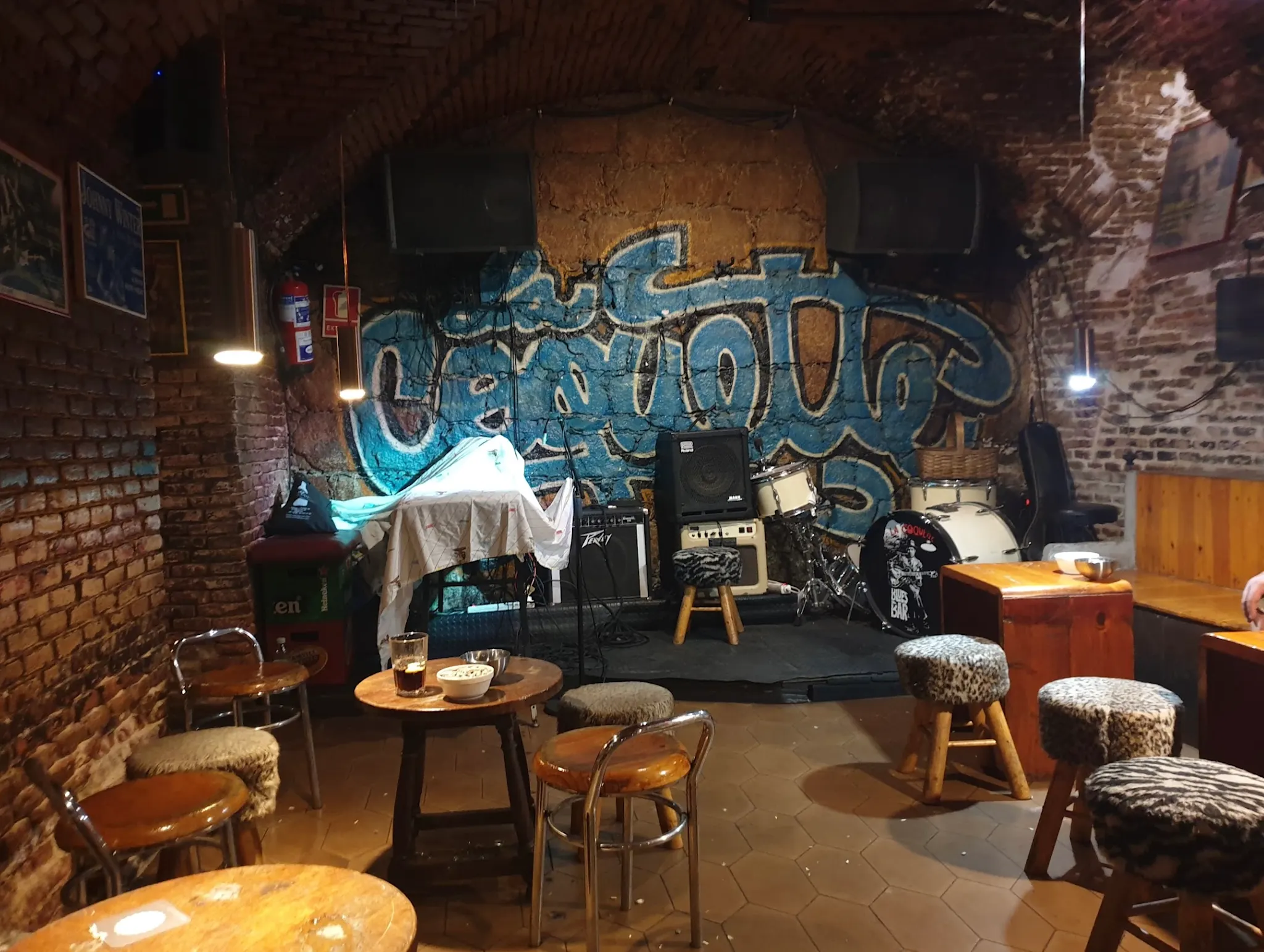 El templo del blues en Madrid: música en vivo en una cueva subterránea ...
