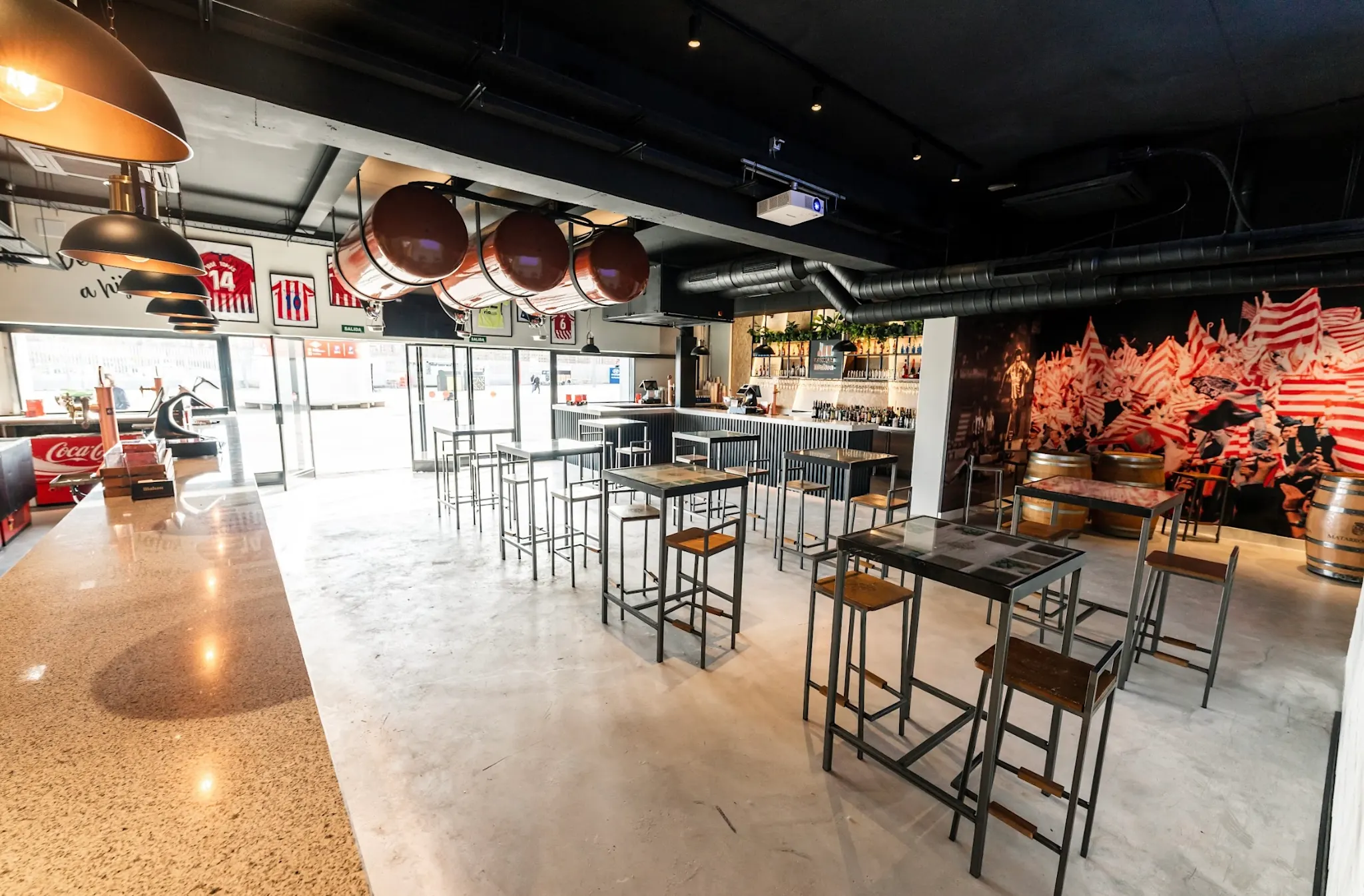 Brindis Var: El Bar Oficial del Cívitas Metropolitano | The Bar España