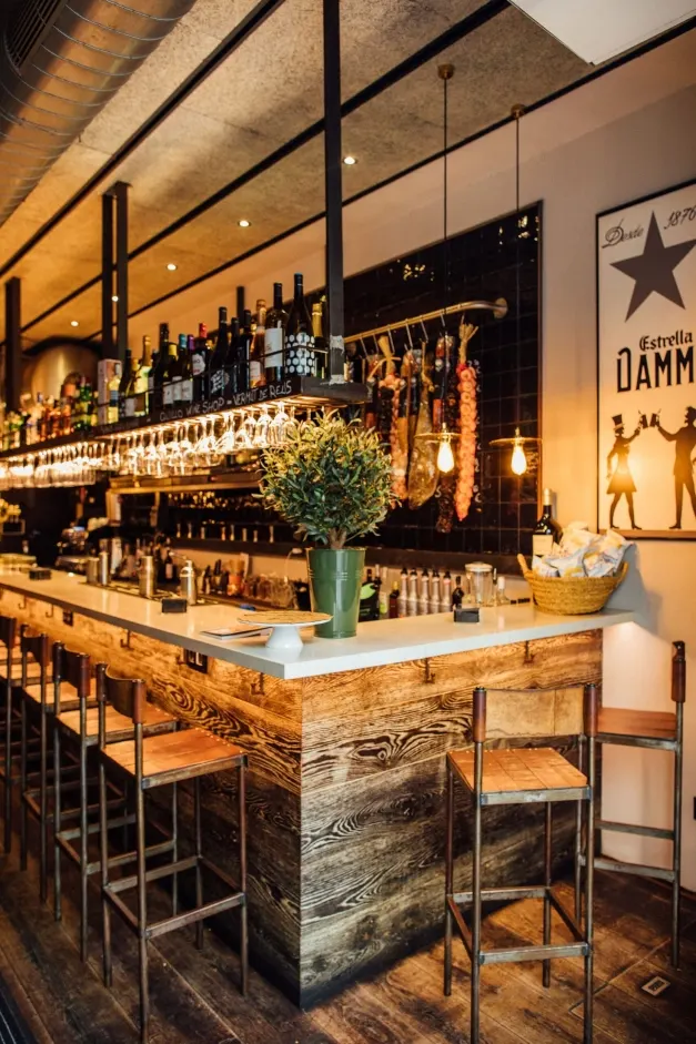 Quillo Bar: Tapeo Andaluza y Música en Vivo en El Born, Barcelona | The ...
