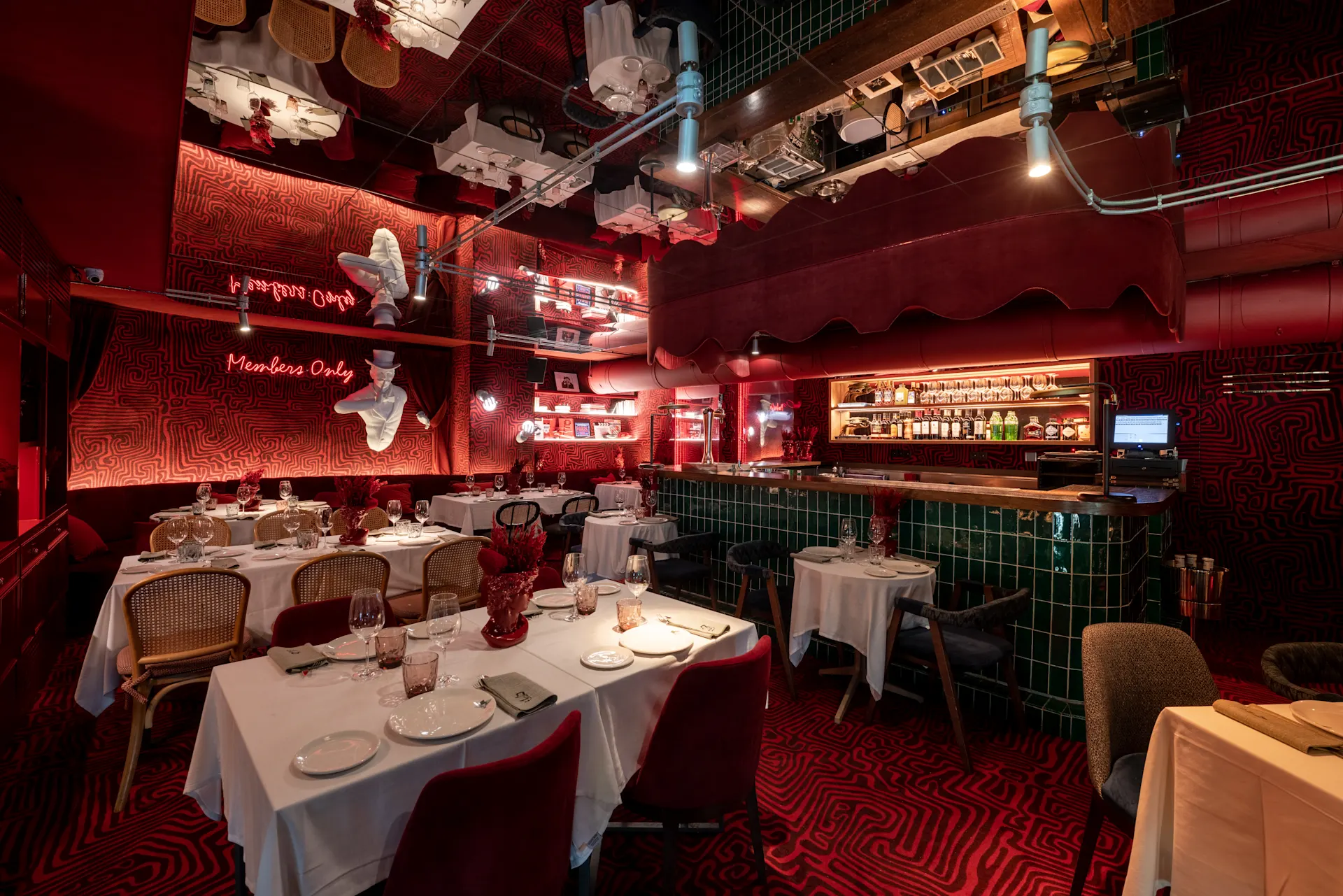 Fanático: Cocina mediterránea y shows en vivo con estilo vanguardista ...