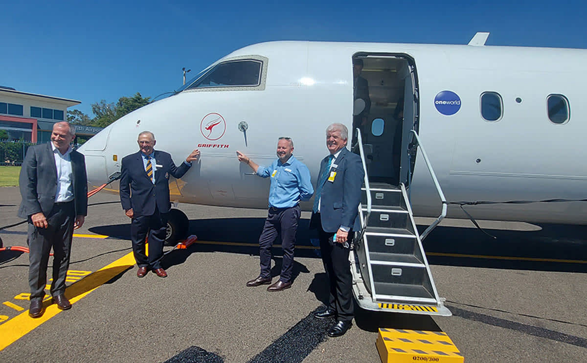 First Qantas flight lands in Griffith | The Griffith Phoenix - Griffith ...