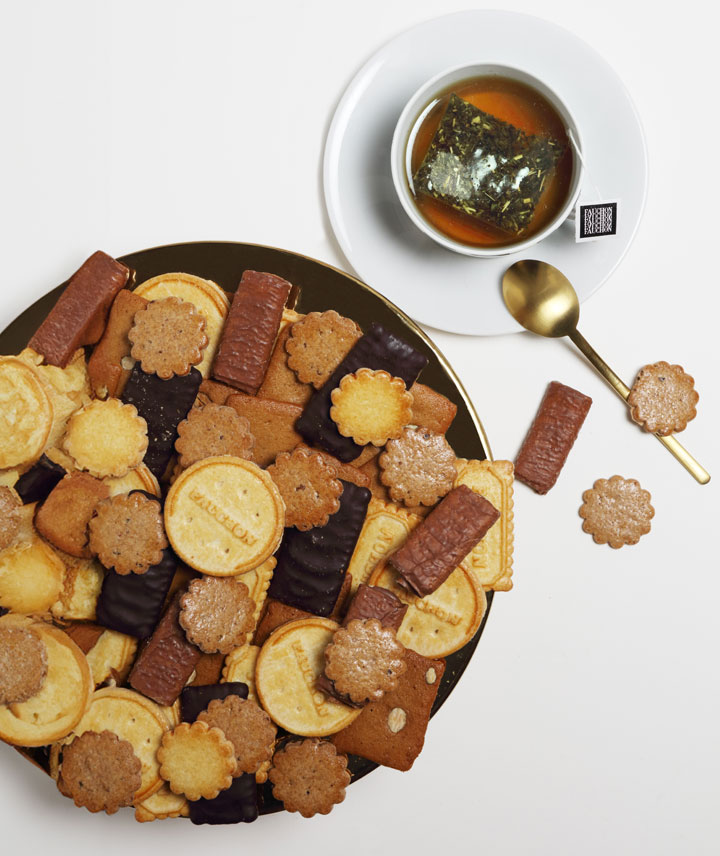Assortiment de 47 biscuits fins - Un Après-Midi à Paris Fauchon ...