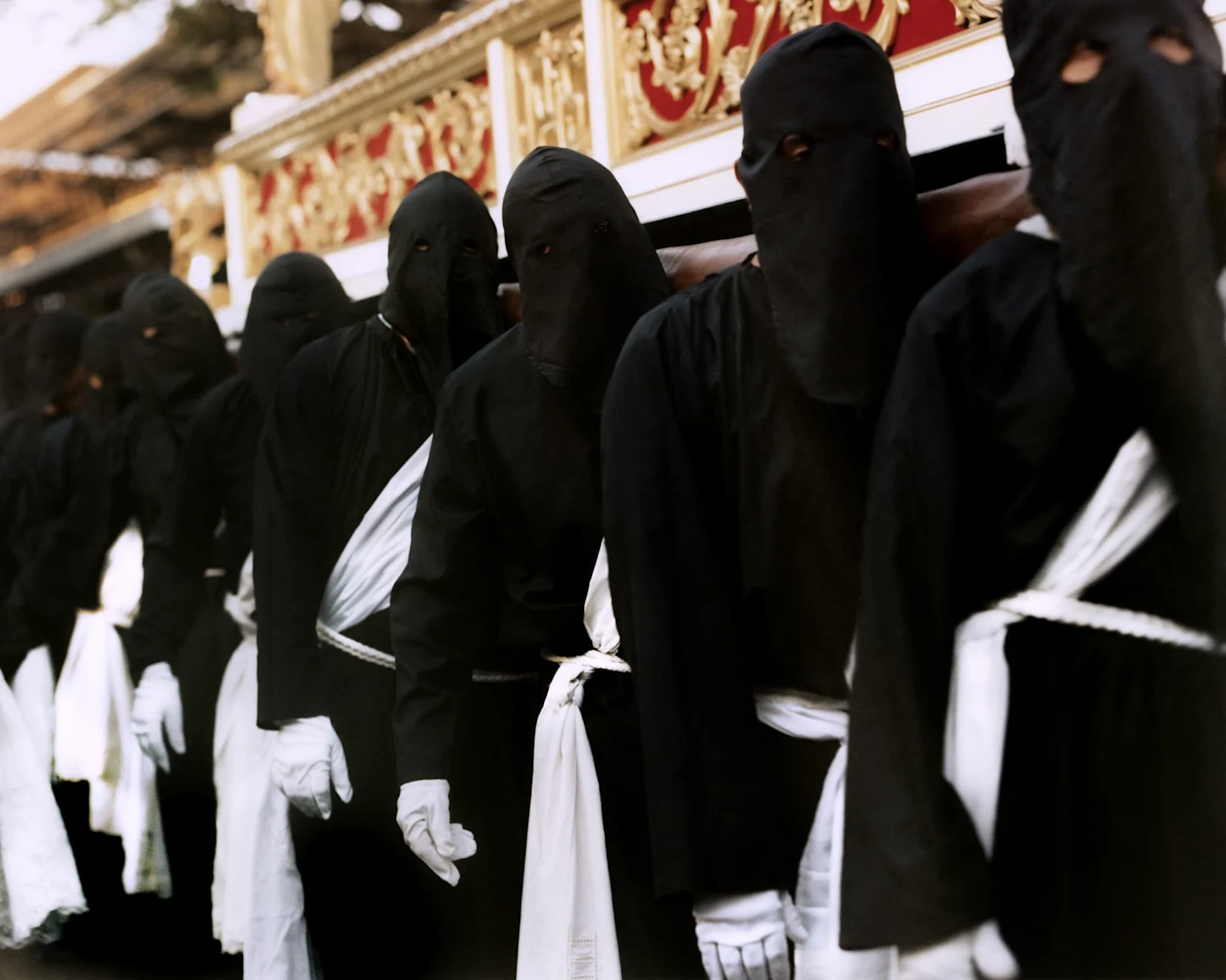 WePresent | Benjamin Eagle captures Christian devotion in El Salvador