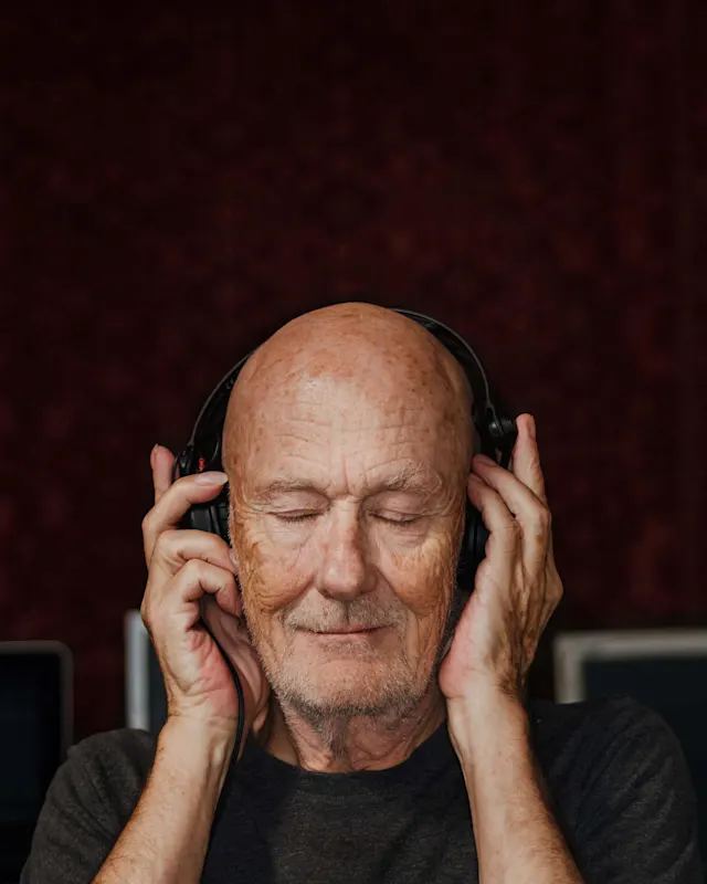 WePresent | Meet the 70-year-old techno DJ Robot Bennett