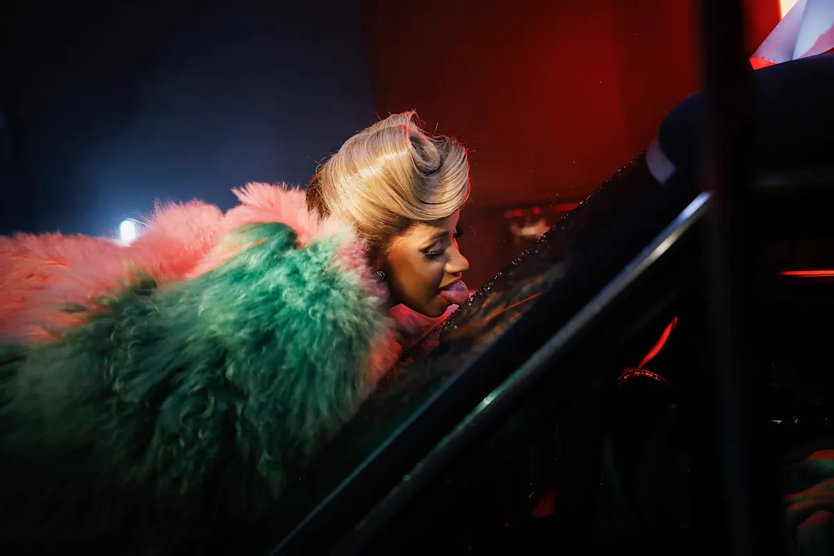 WePresent | Artist directory