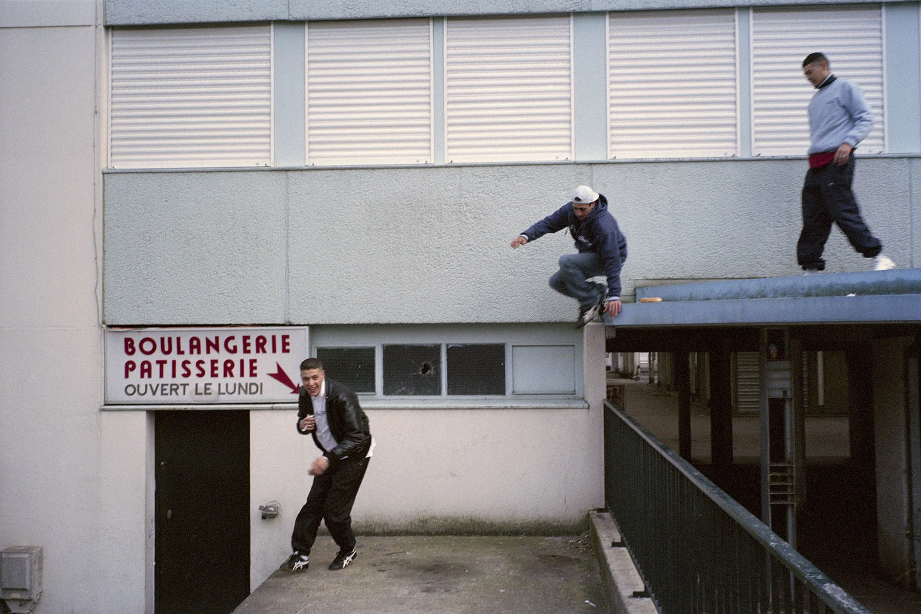 WePresent | Simon Wheatley’s photos of France’s banlieues in 2005