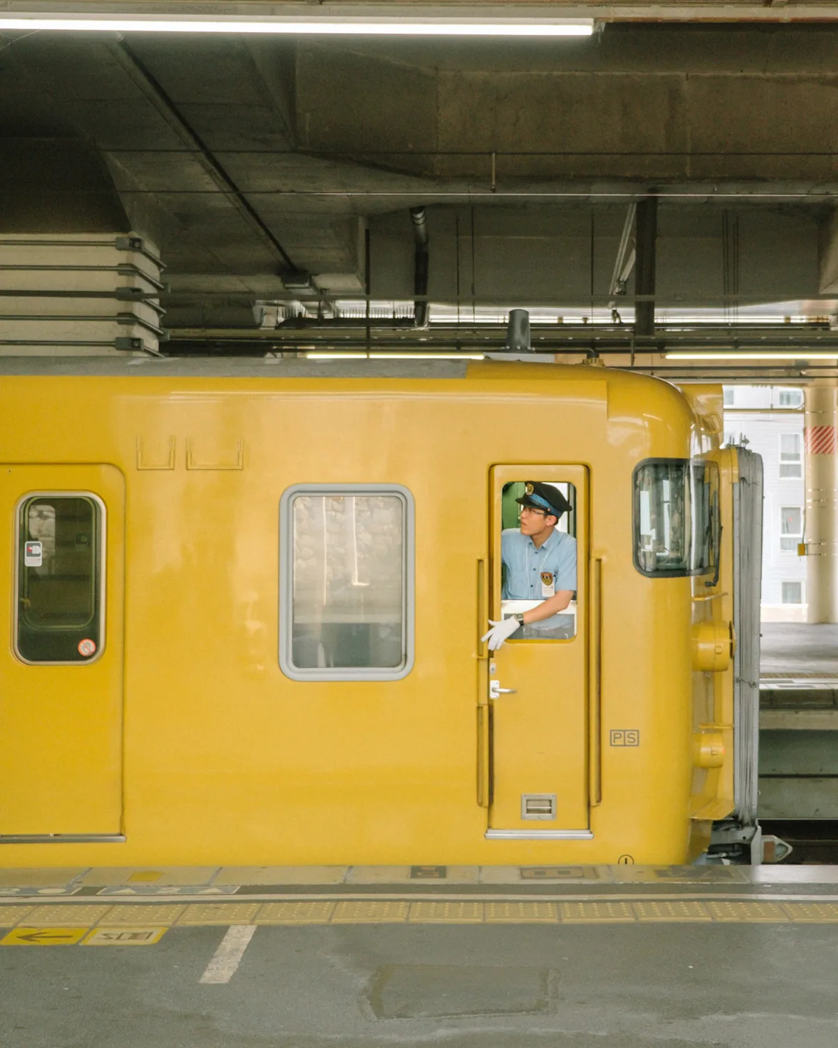 WePresent | Victor Cheng’s playful photos of Japan’s train conductors