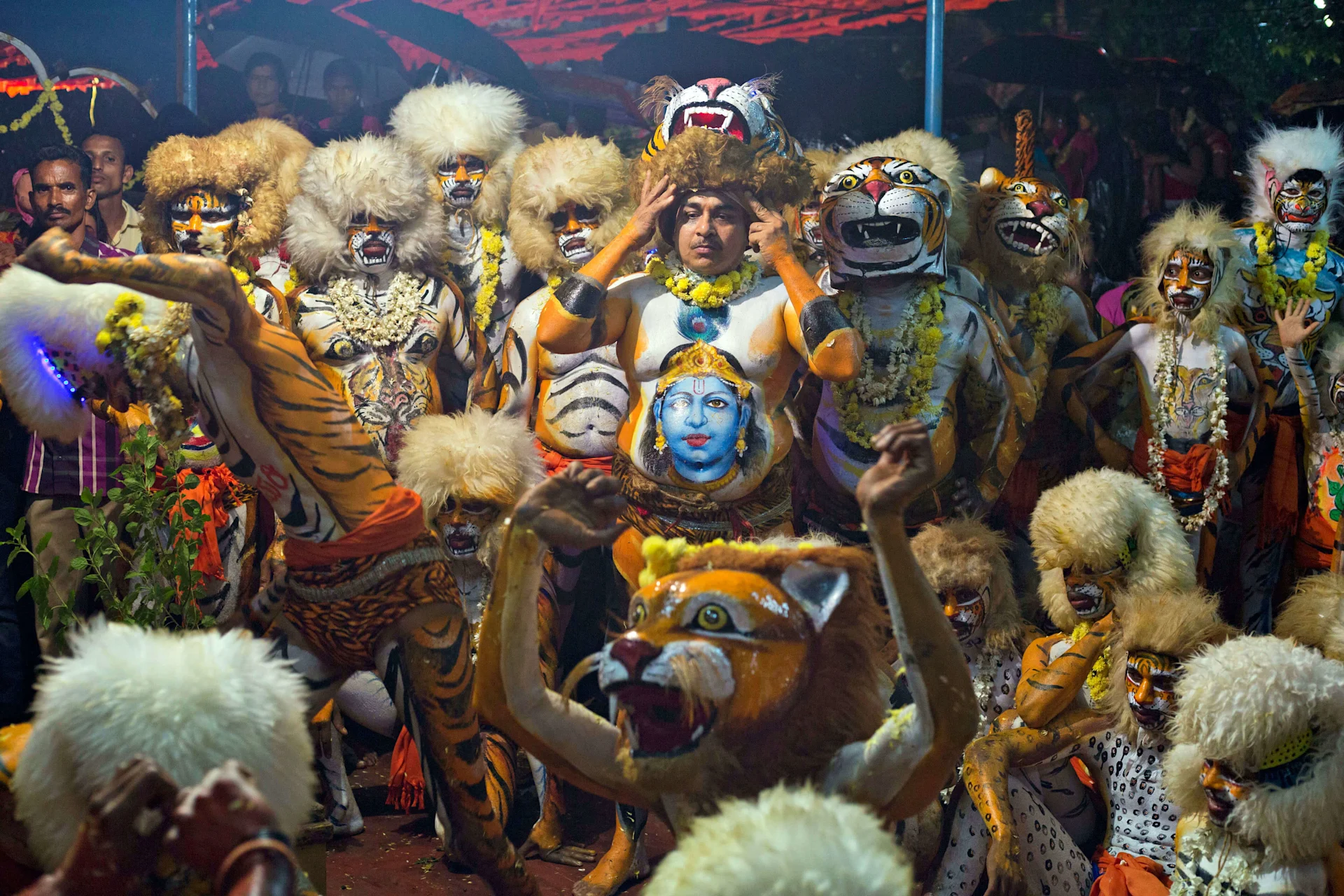 WePresent | Pradeep KS photographs the Indian tradition of Hulivesha