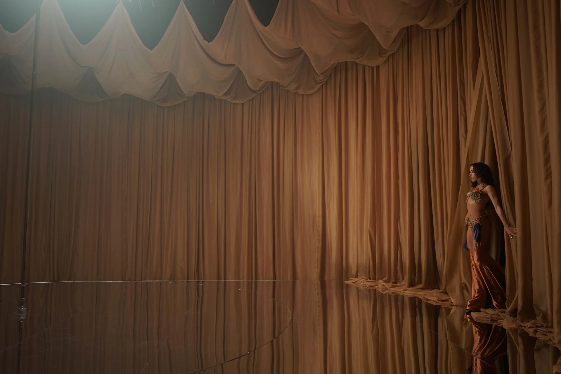 WePresent | Behind the scenes of FKA twigs’ music video 'Cellophane'