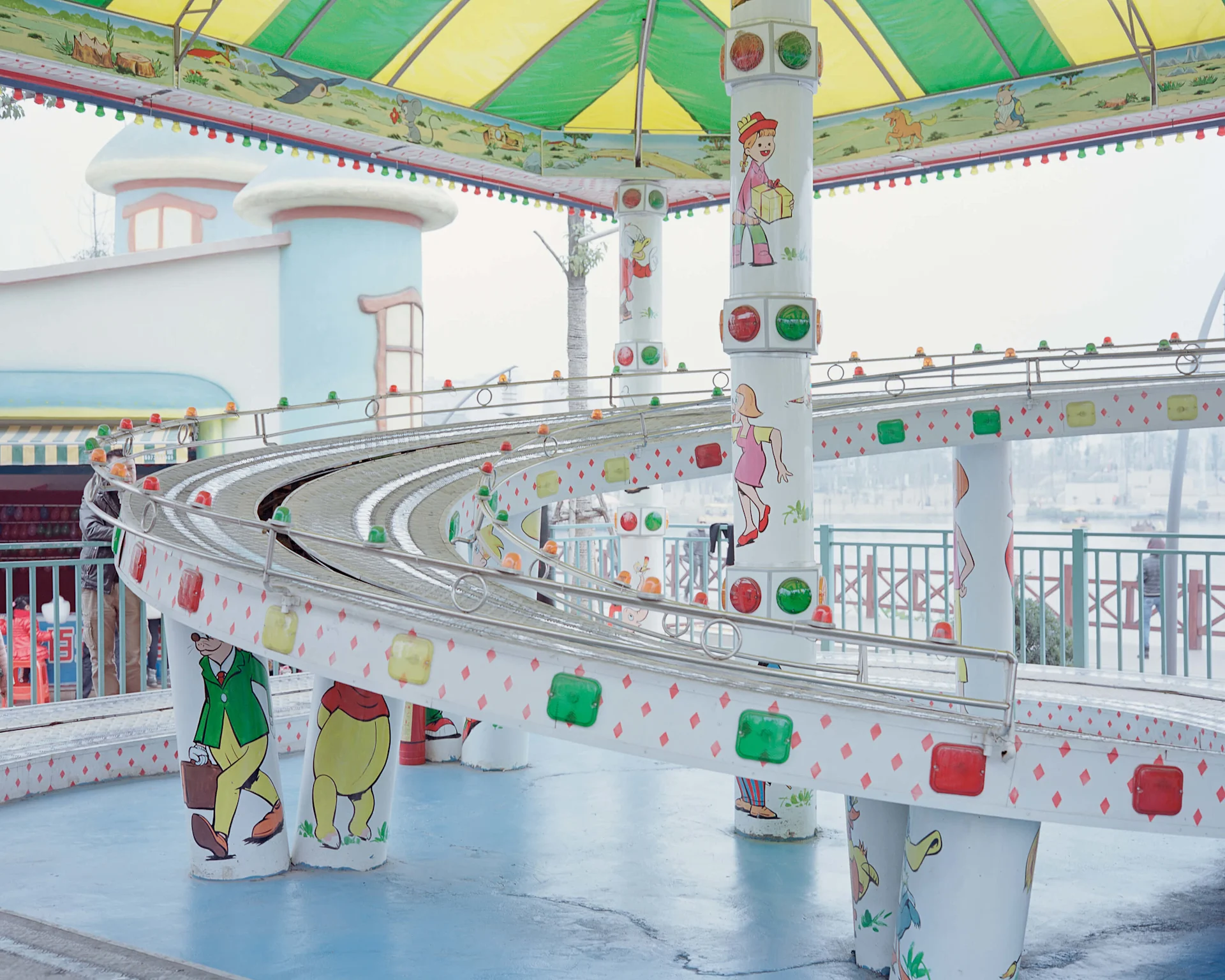 WePresent | Peng Ke sees contradictions in a modern Chinese city