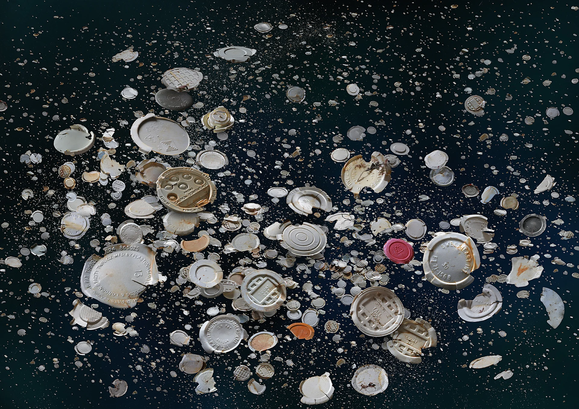 WePresent | Mandy Barker photographs the earth’s dying oceans