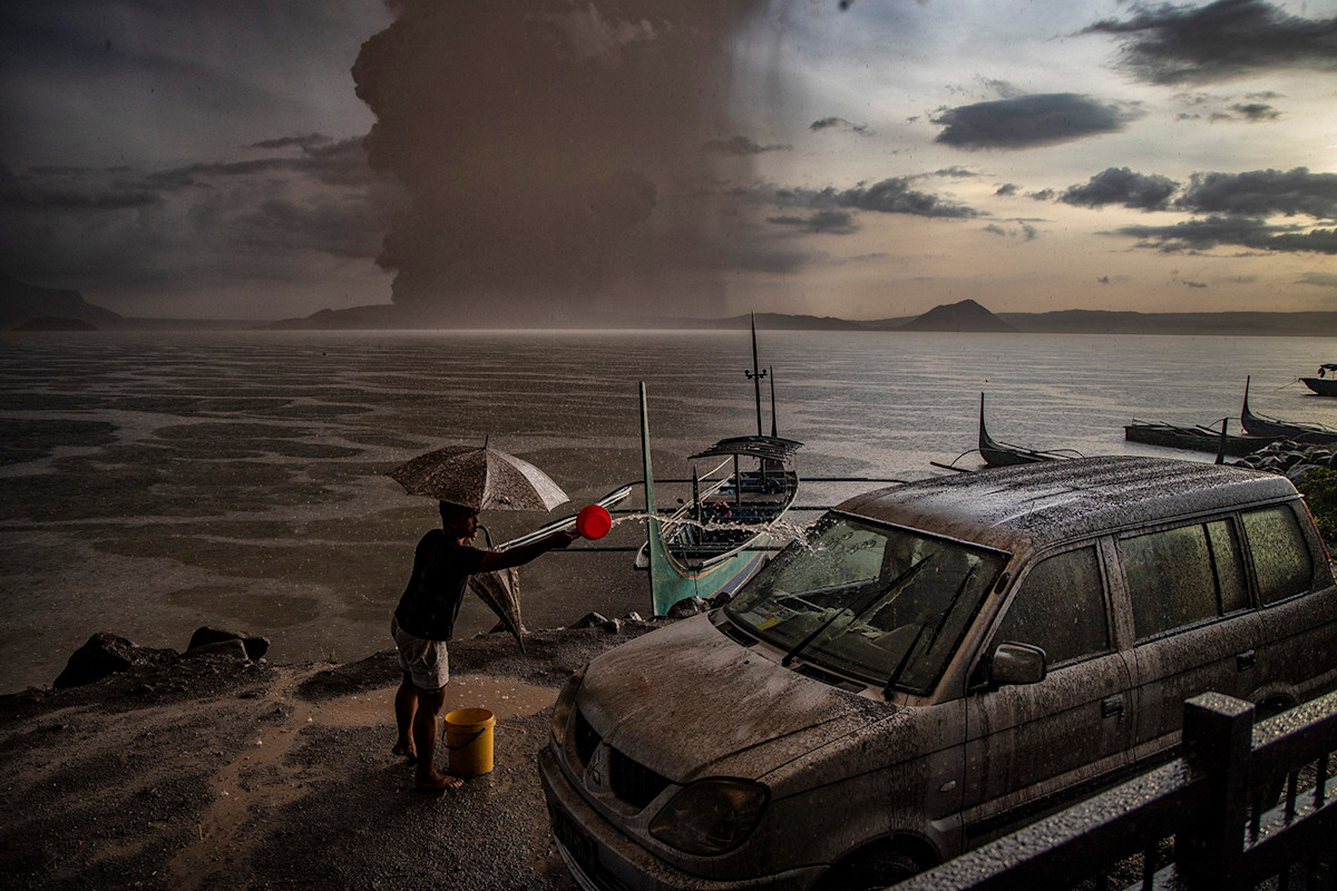 WePresent | Ezra Acayan