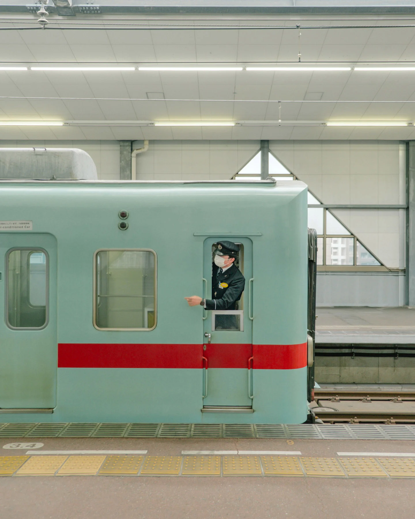 WePresent | Victor Cheng’s playful photos of Japan’s train conductors