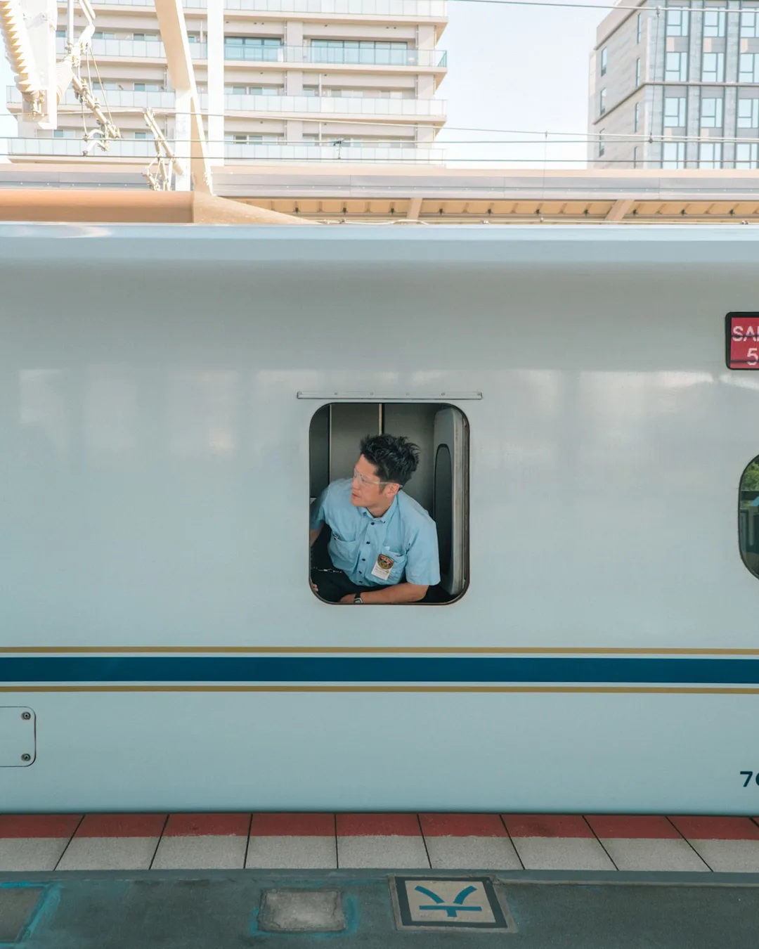 WePresent | Victor Cheng’s playful photos of Japan’s train conductors