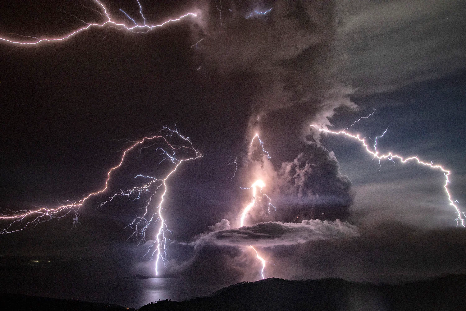 WePresent | Ezra Acayan photographs the Taal volcano eruption