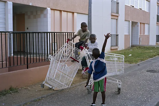 WePresent | Simon Wheatley’s photos of France’s banlieues in 2005