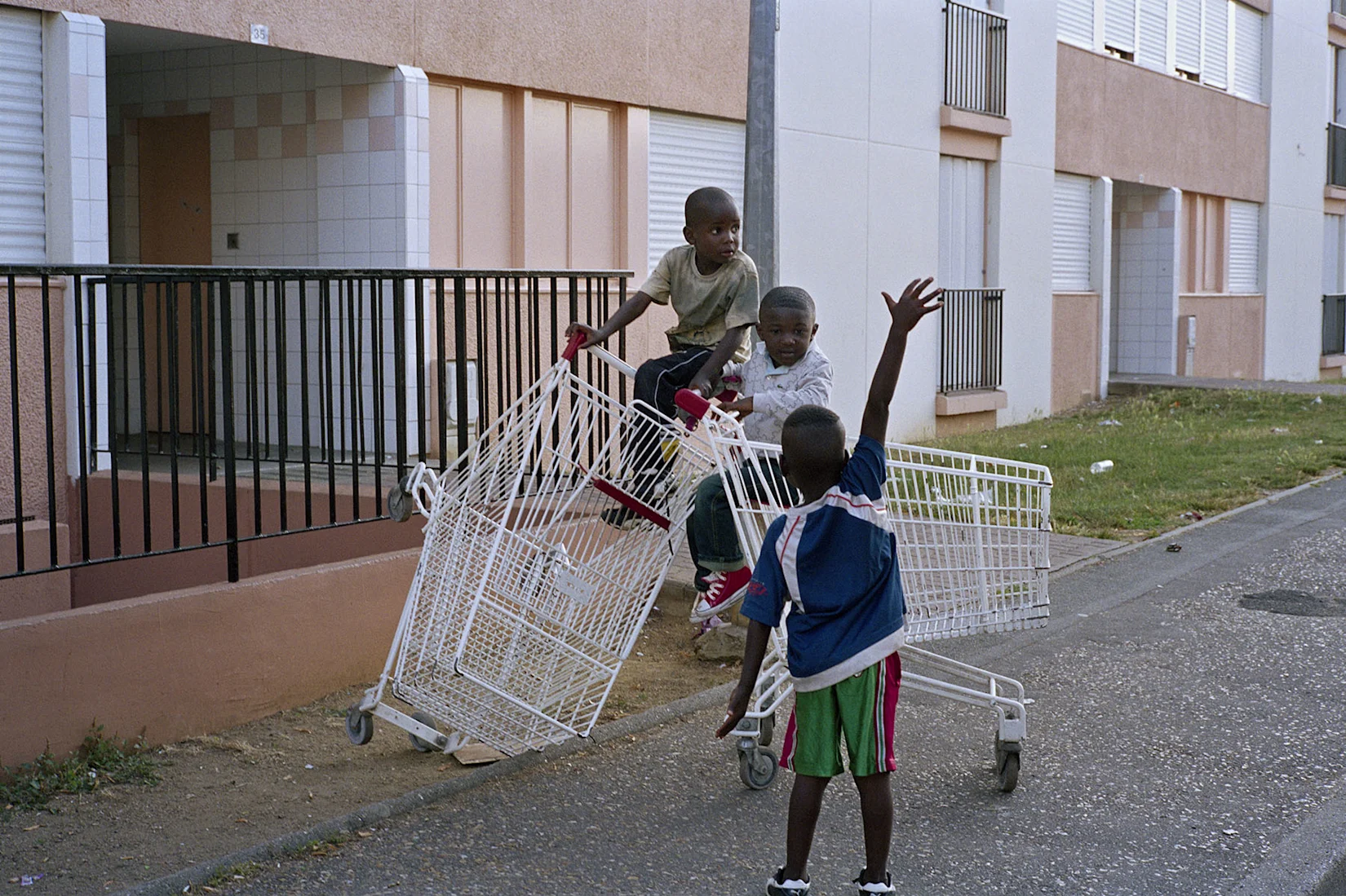 WePresent | Simon Wheatley’s photos of France’s banlieues in 2005