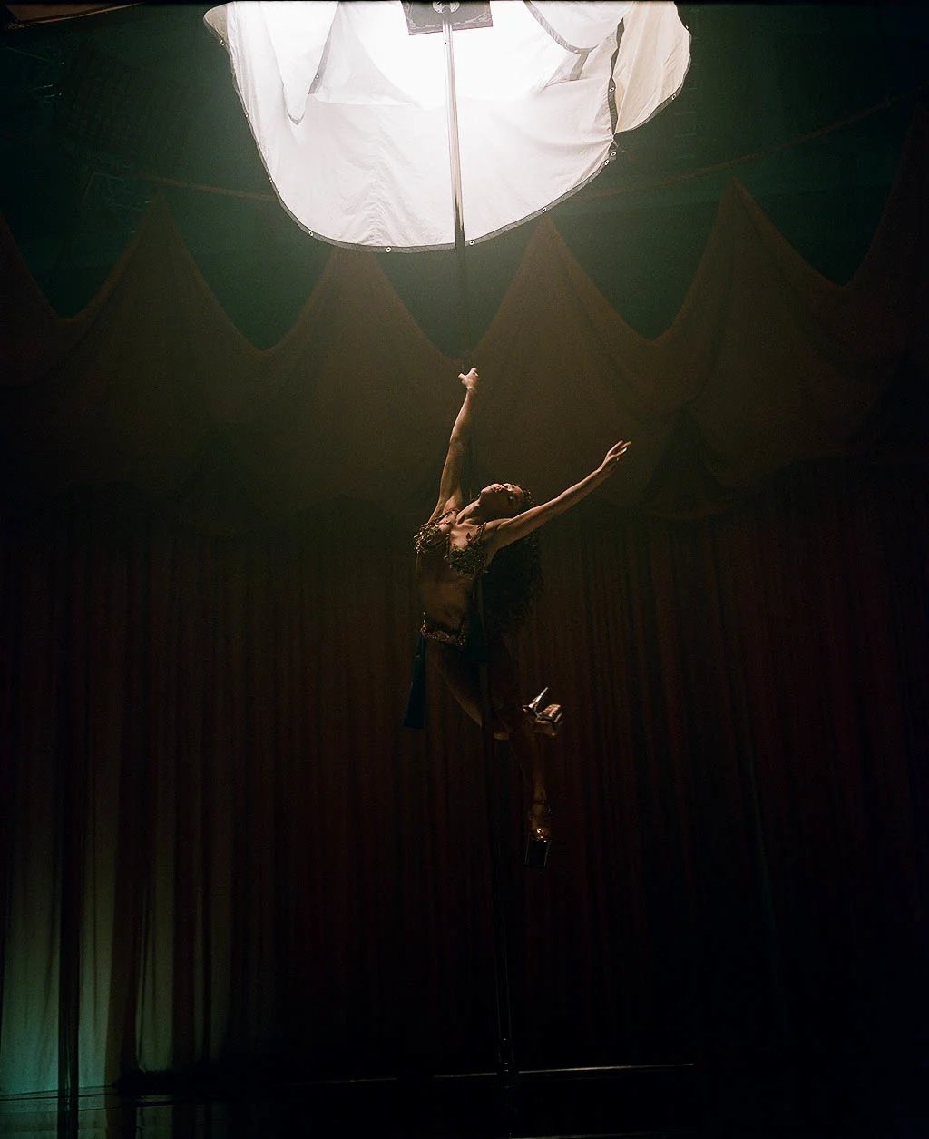 WePresent | Behind the scenes of FKA twigs’ music video 'Cellophane'