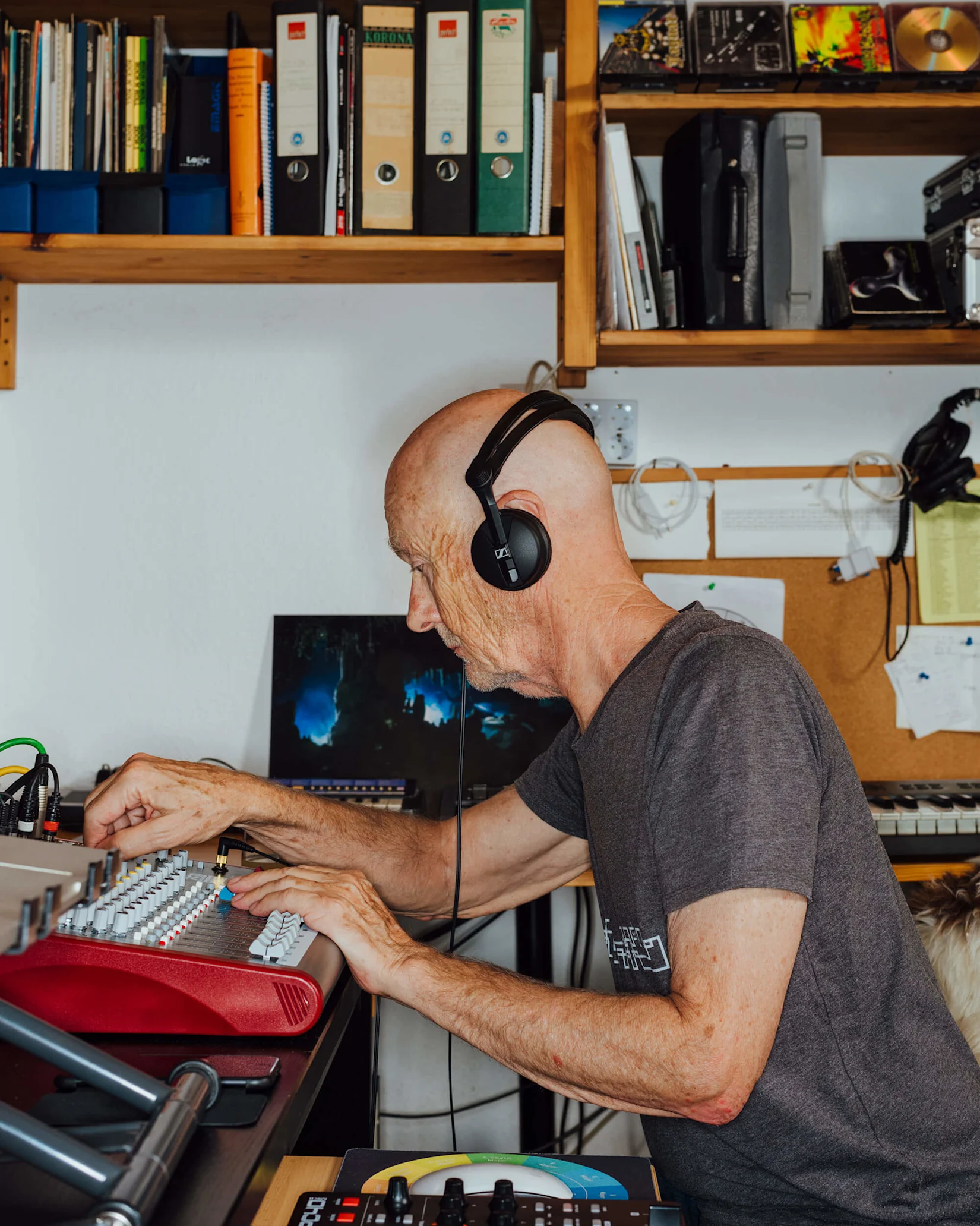 WePresent | Meet the 70-year-old techno DJ Robot Bennett
