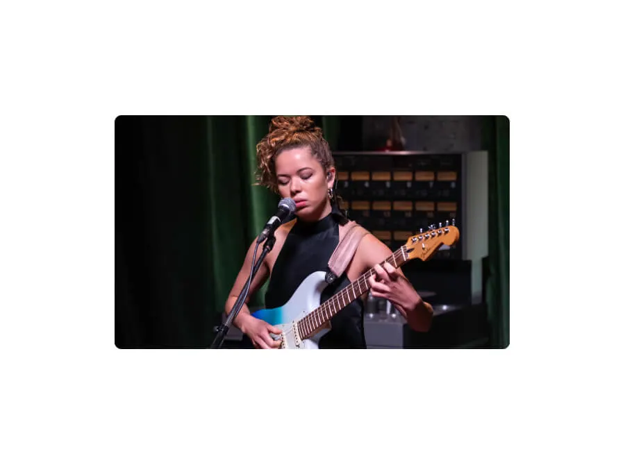 WePresent | WeTransfer and From The Basement's performance by IDLES