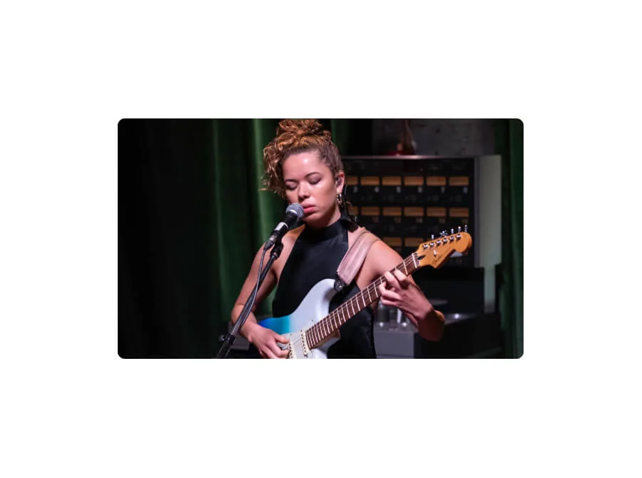 WePresent | WeTransfer and From The Basement's performance by IDLES