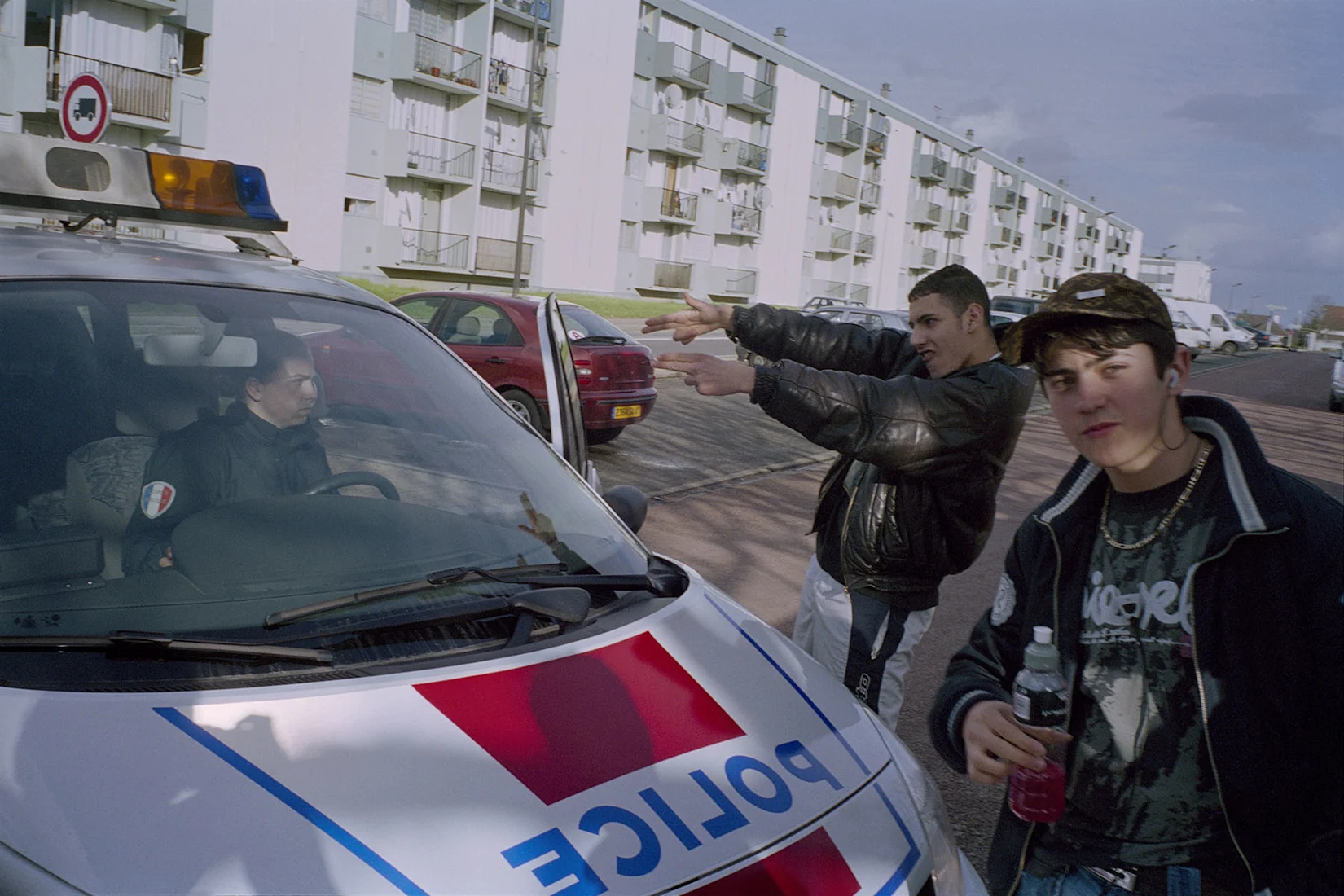 WePresent | Simon Wheatley’s photos of France’s banlieues in 2005