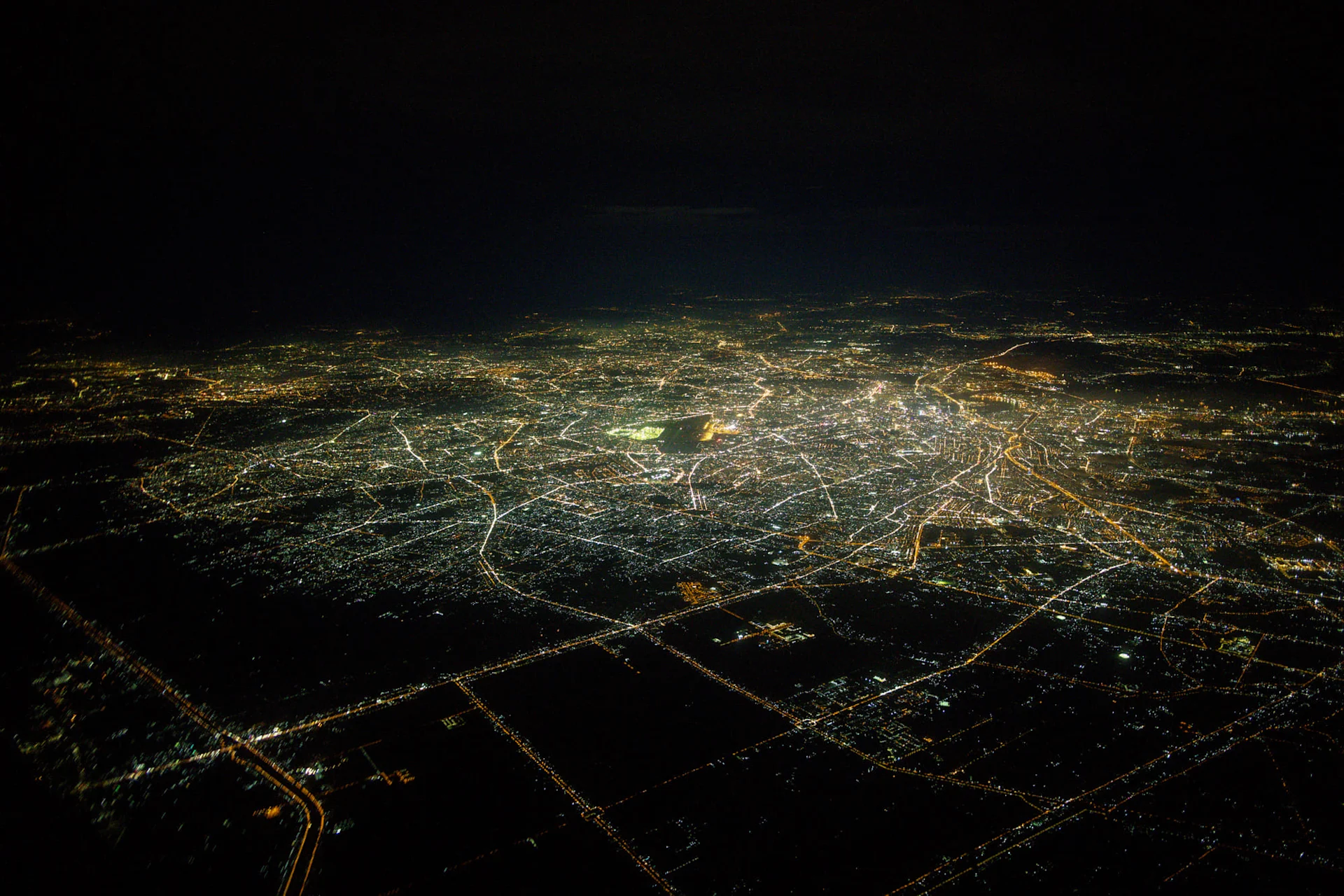 WePresent | Airline pilot Rico X. photographs cities from the sky