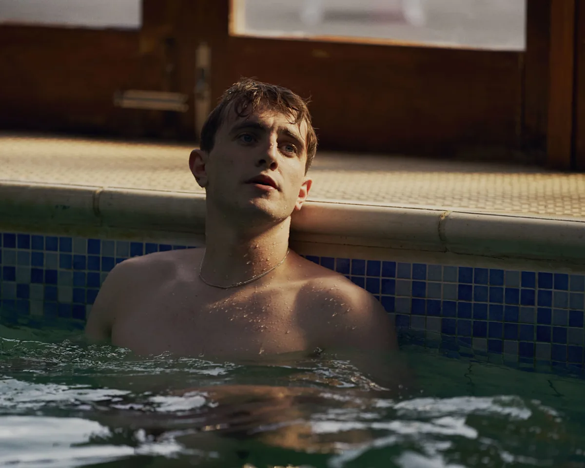 WePresent | Enda Bowe captures tender moments on TV and film sets