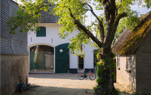 Lisa en Faas vonden een buitenkans in een vervallen woonboerderij [funda]