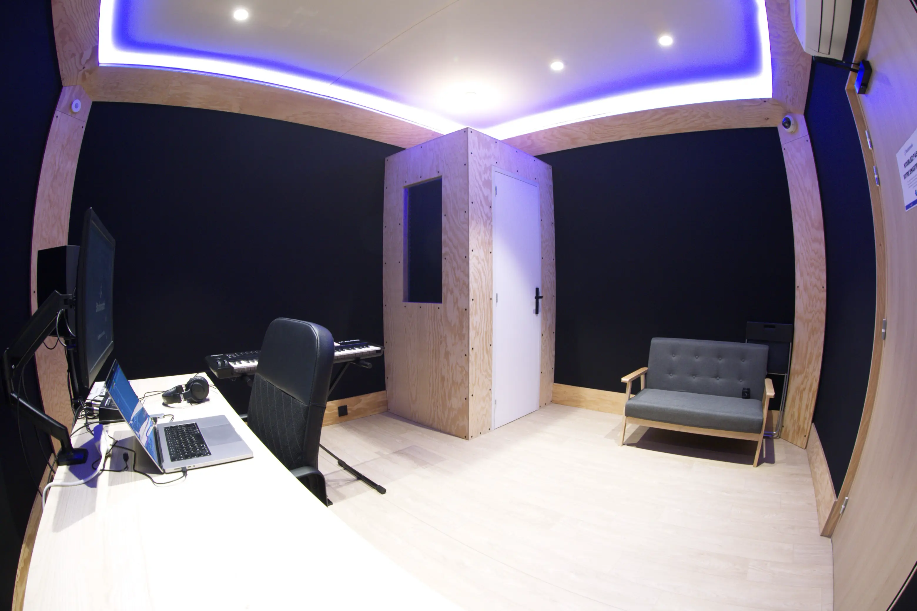 Book Studiomatic's Studio 4 at Saint-Denis - Studiomatic