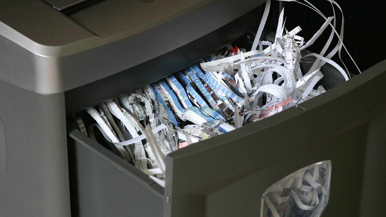 Distruzione documenti cartacei: come seguire la normativa | Rossetto