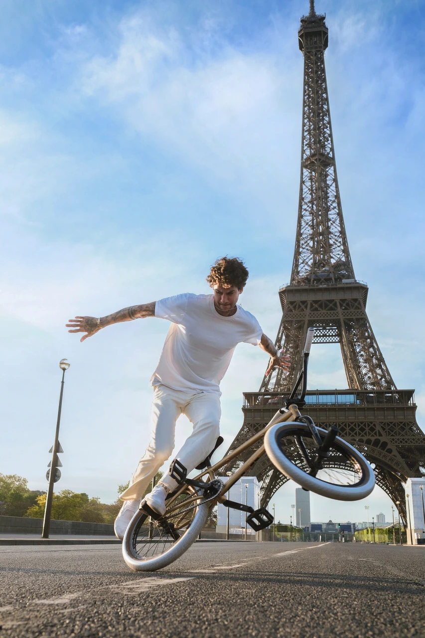 Start your movement with the new Swatch Proteam collection - Swatch Ltd