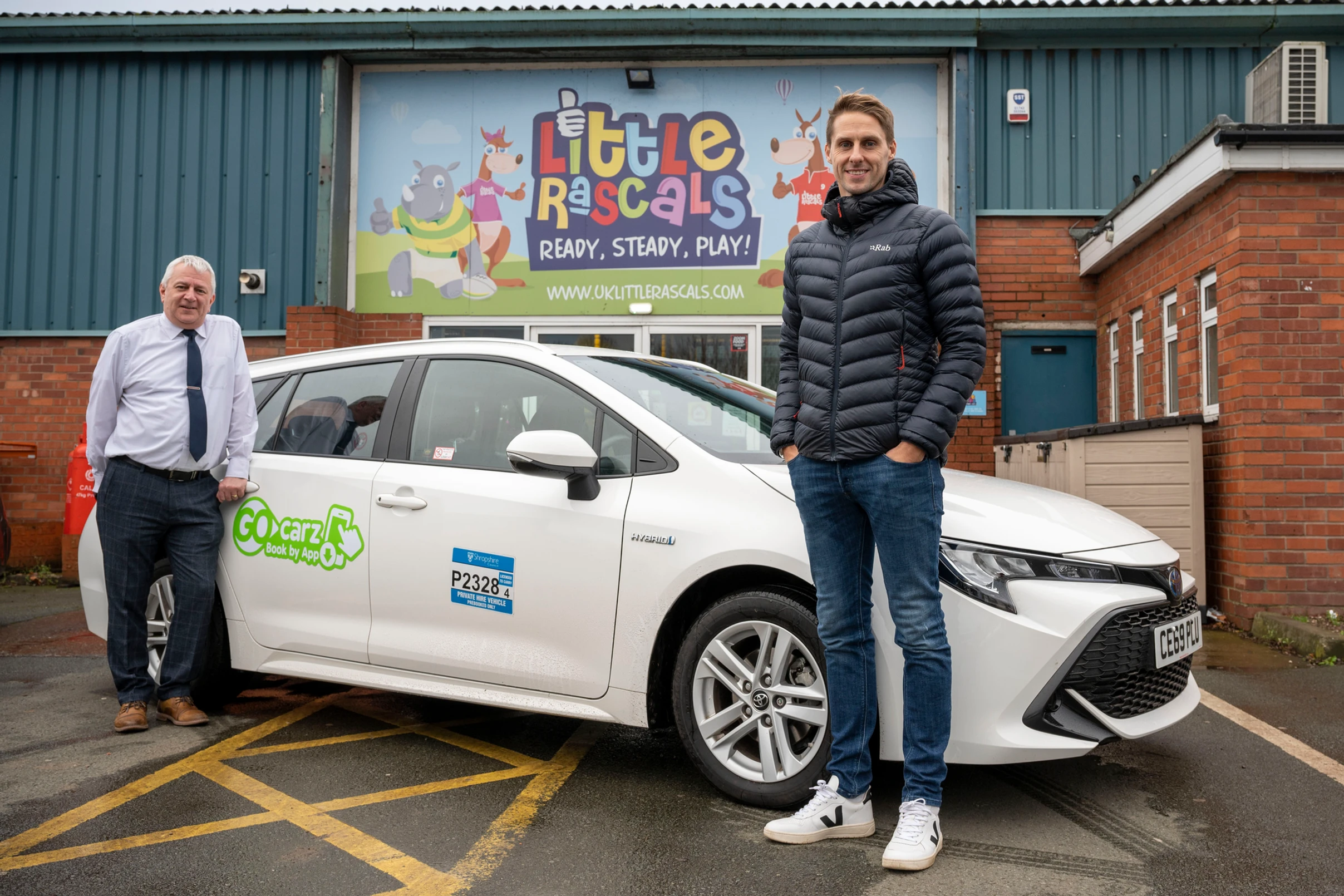 Go Carz makes cash donation to help local Little Rascals children’s charity