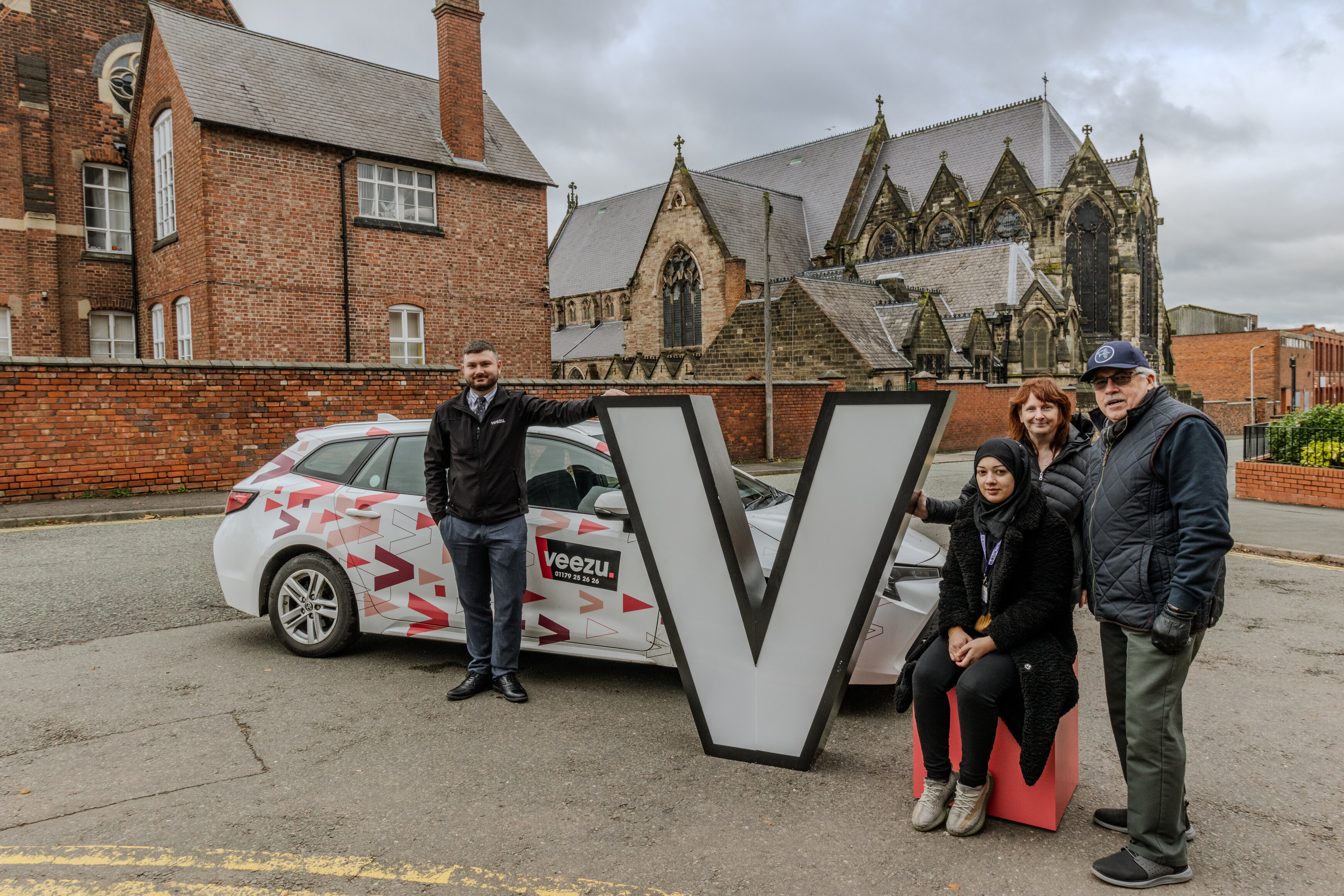 Veezu supports Wolverhampton community group