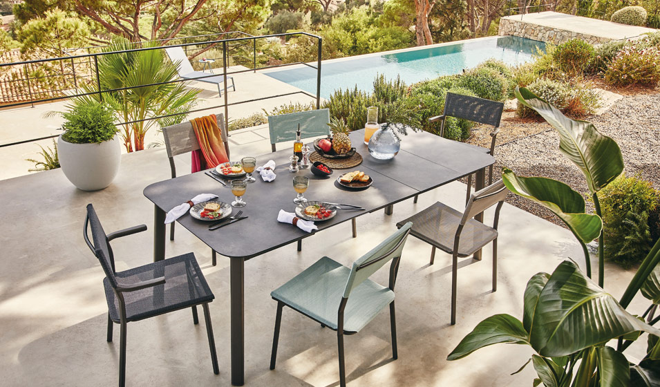 Comment bien aménager une terrasse devant une maison ? - Jardiland