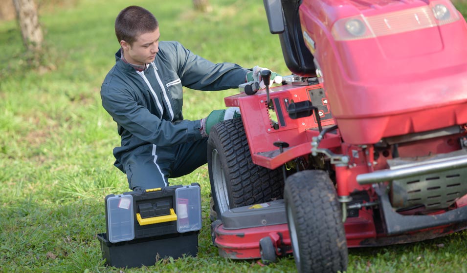 Comment entretenir un tracteur tondeuse étape par étape ? - Jardiland